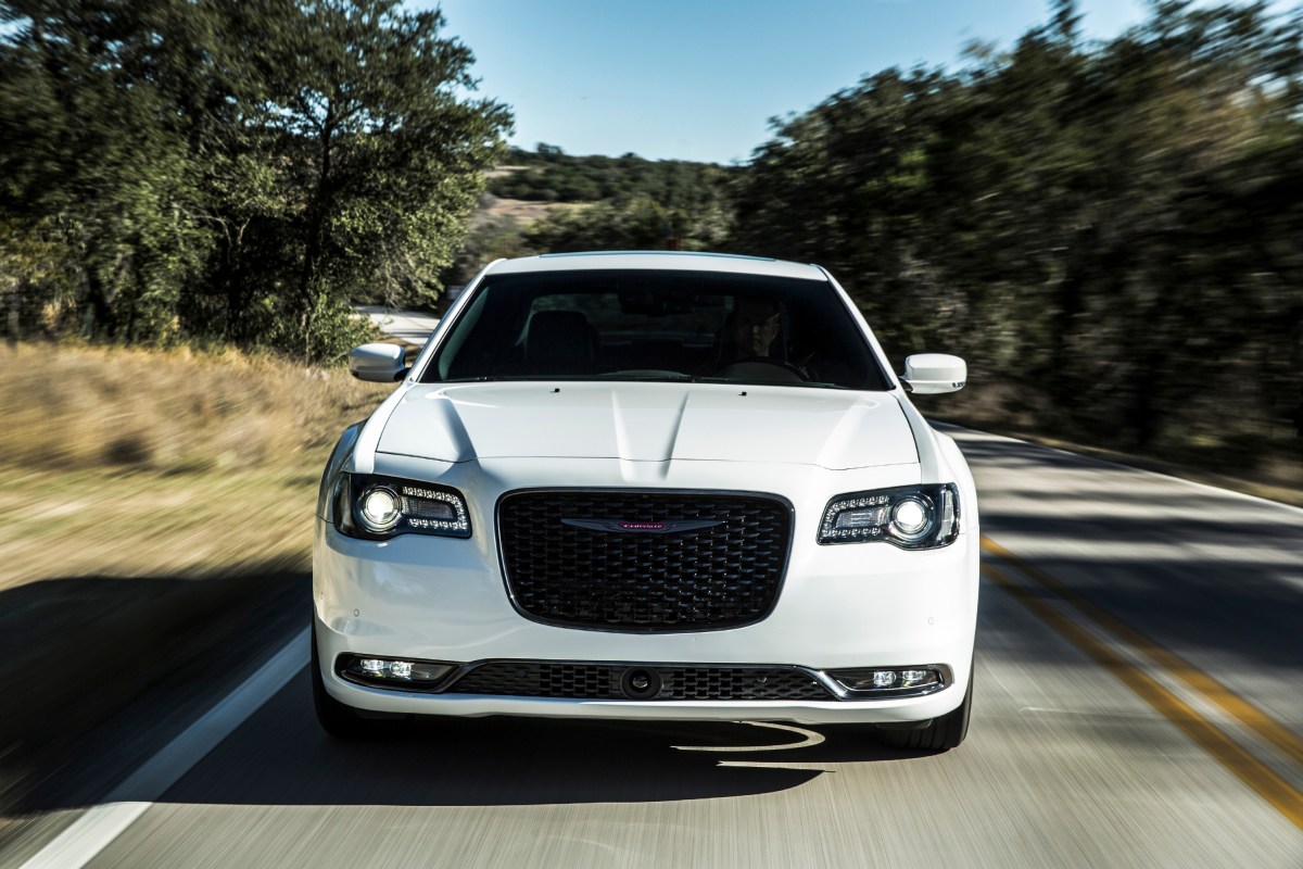 Informe revela que el Chrysler 300 no morirá, se convertirá en un auto ...