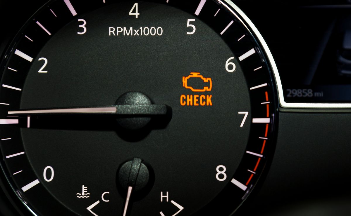 Cómo puedes resetear la luz de Check Engine de tu auto - Siempre Auto