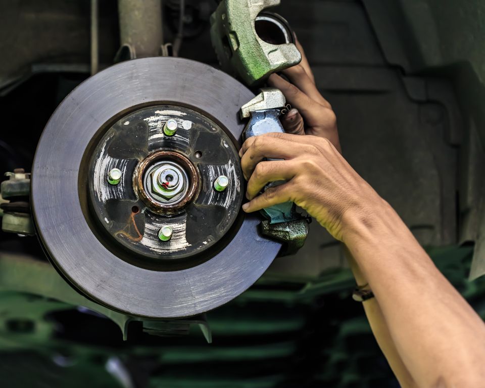 Qué debes considerar al comprar balatas nuevas para tu auto - Siempre Auto