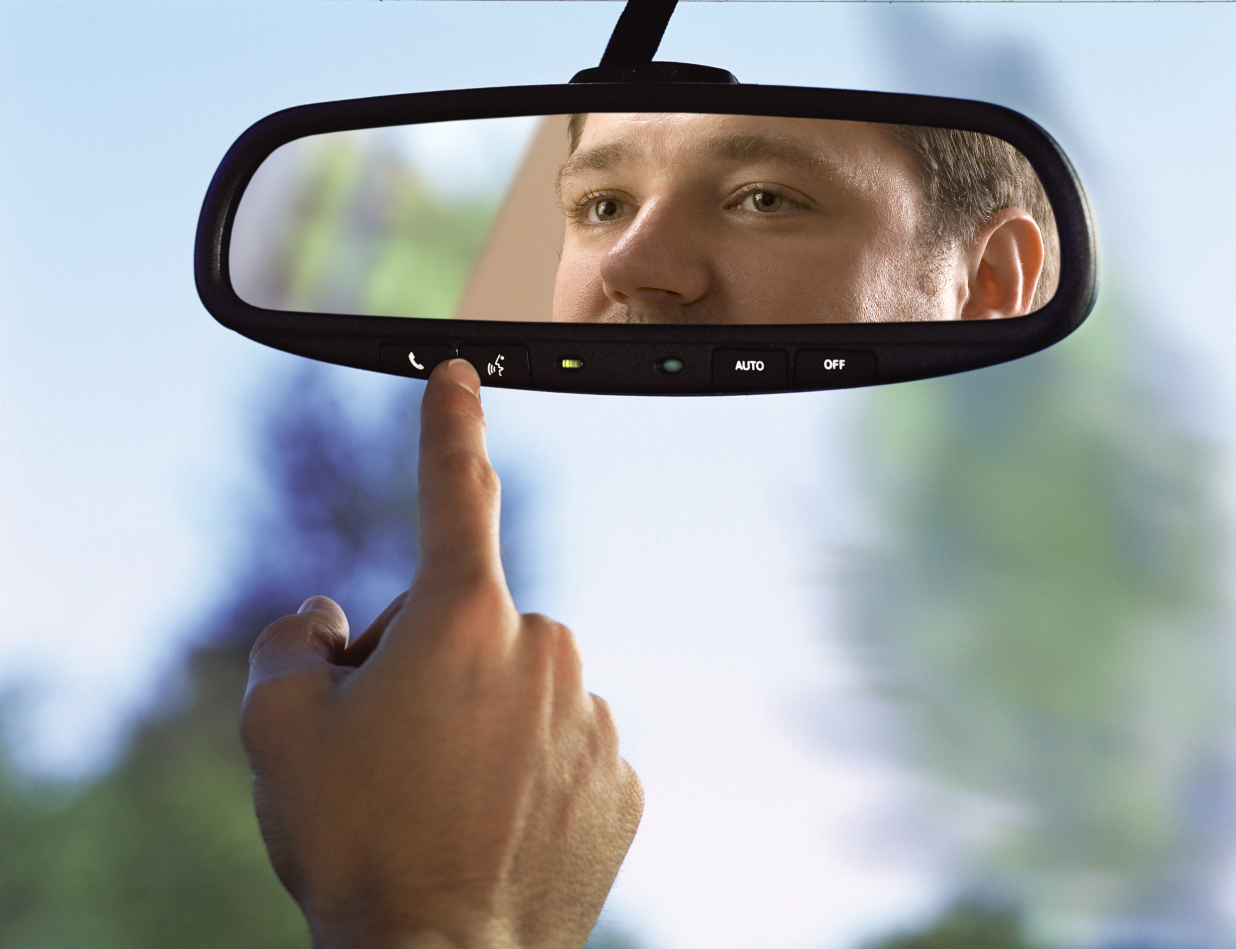 Qué es un espejo retrovisor electrocrómico o fotocromático: para qué ...