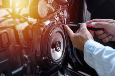 Cómo instalar bocinas en tu auto - Siempre Auto
