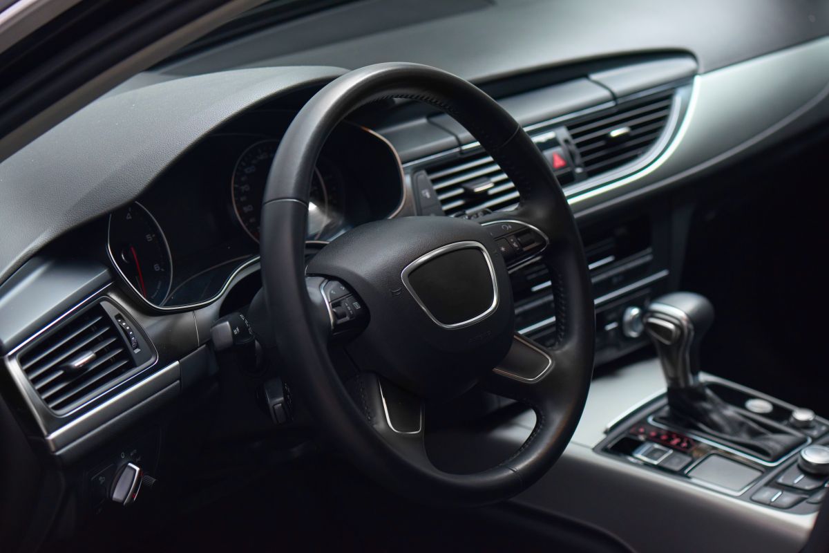 Qué debes de saber antes de cambiar el volante de tu auto - Siempre Auto