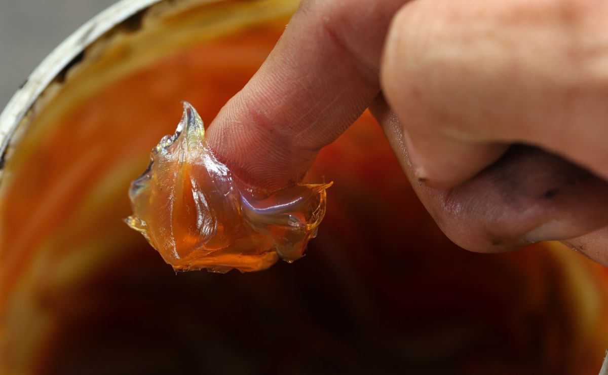 Qué es la grasa dieléctrica y cómo sirve en los autos - Siempre Auto