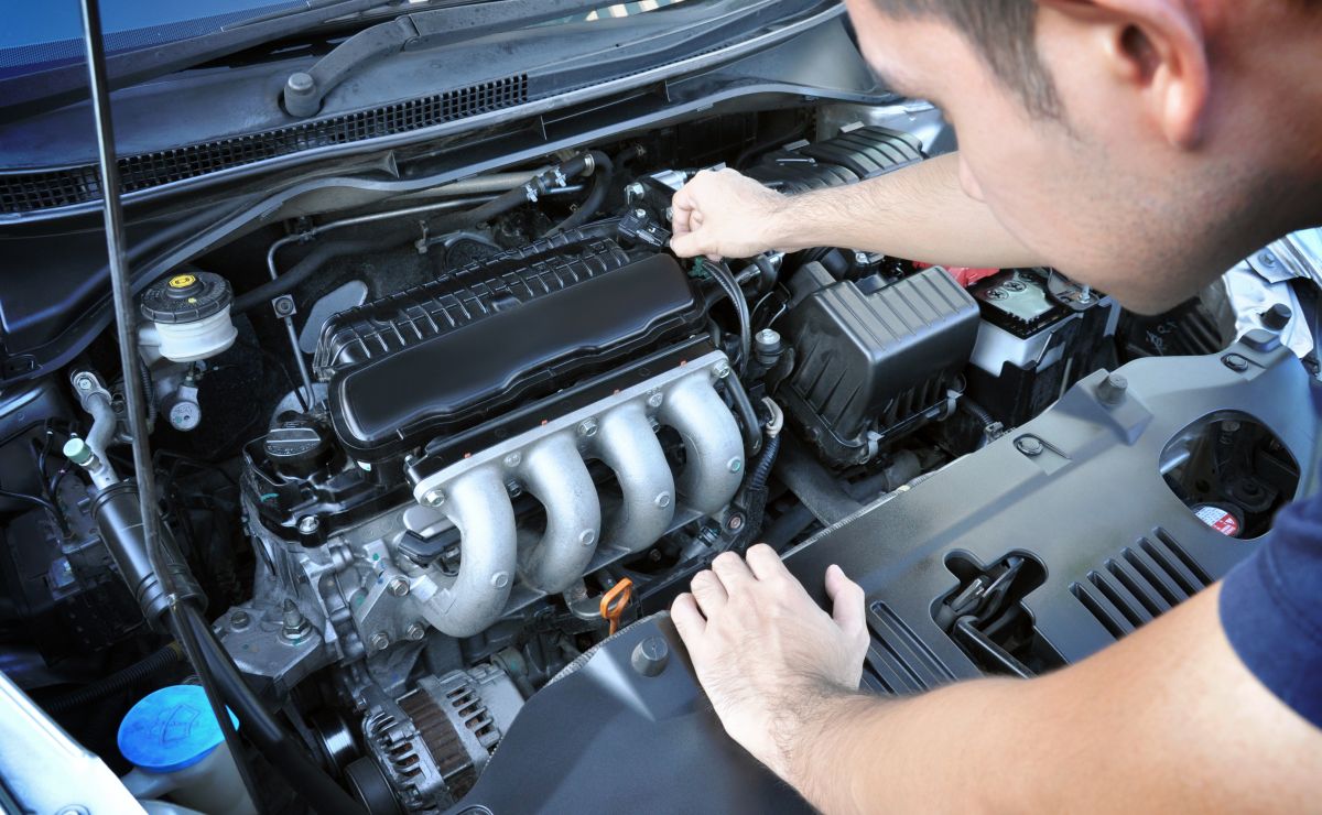 5 síntomas que indican que debes revisar el motor de tu auto - Siempre Auto