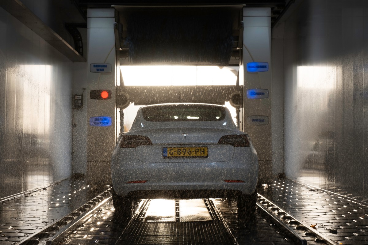 Qué es el modo de auto lavado de Tesla - Siempre Auto