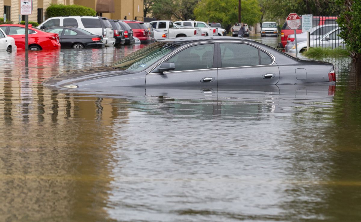 ¿Auto sumergido o inundado? 12 consejos para actuar de manera urgente ...