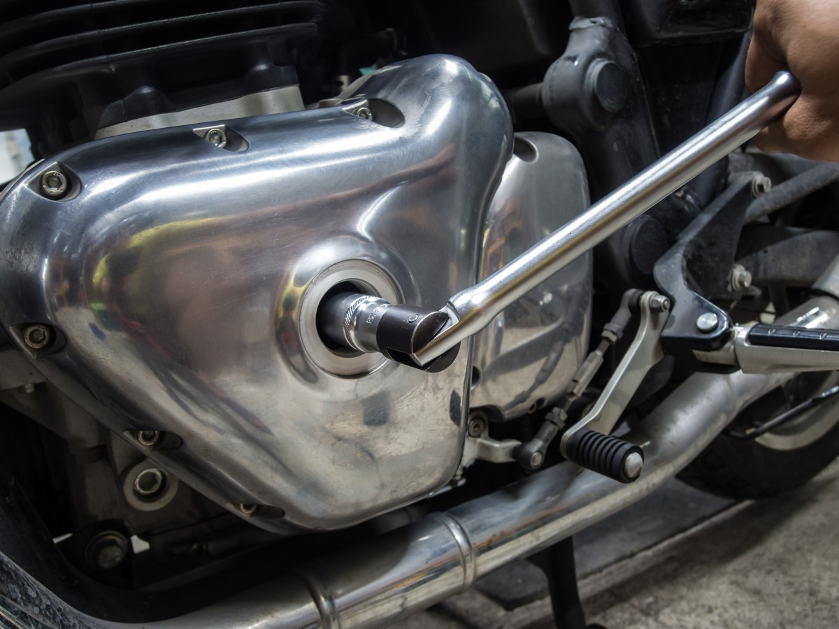 Cómo usar una barra rompedora en tu carro - Siempre Auto