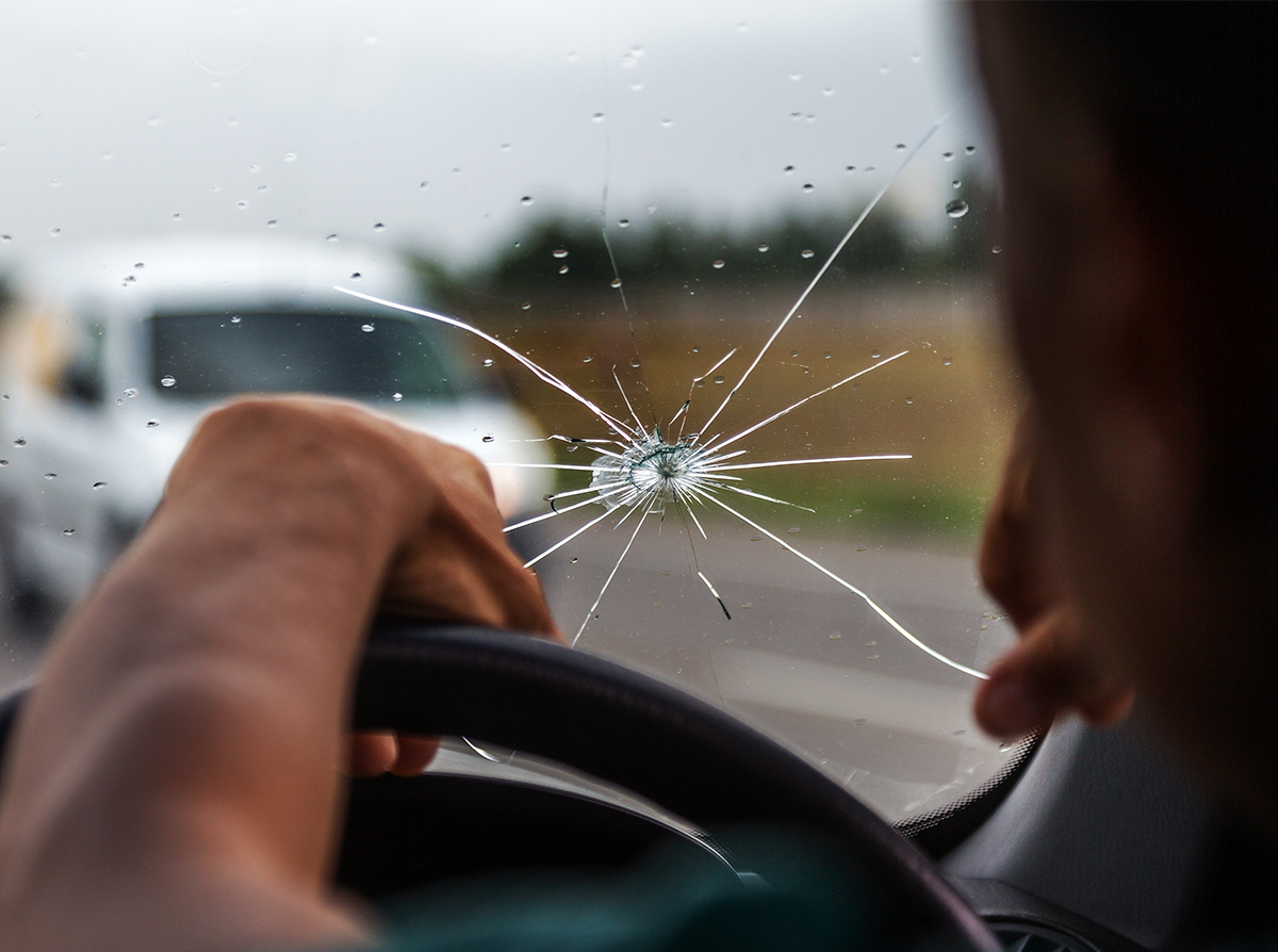 Cómo reparar un parabrisas rayado, agrietado o estrellado - Siempre Auto