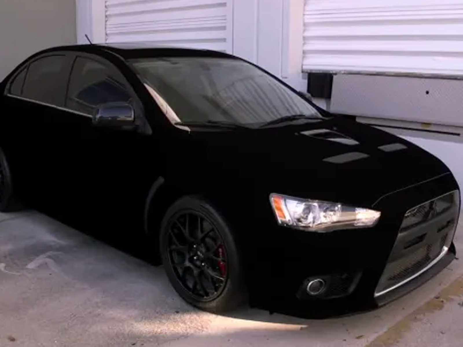 Cuál es la pintura negra más negra que puedes usar en tu auto - Siempre ...