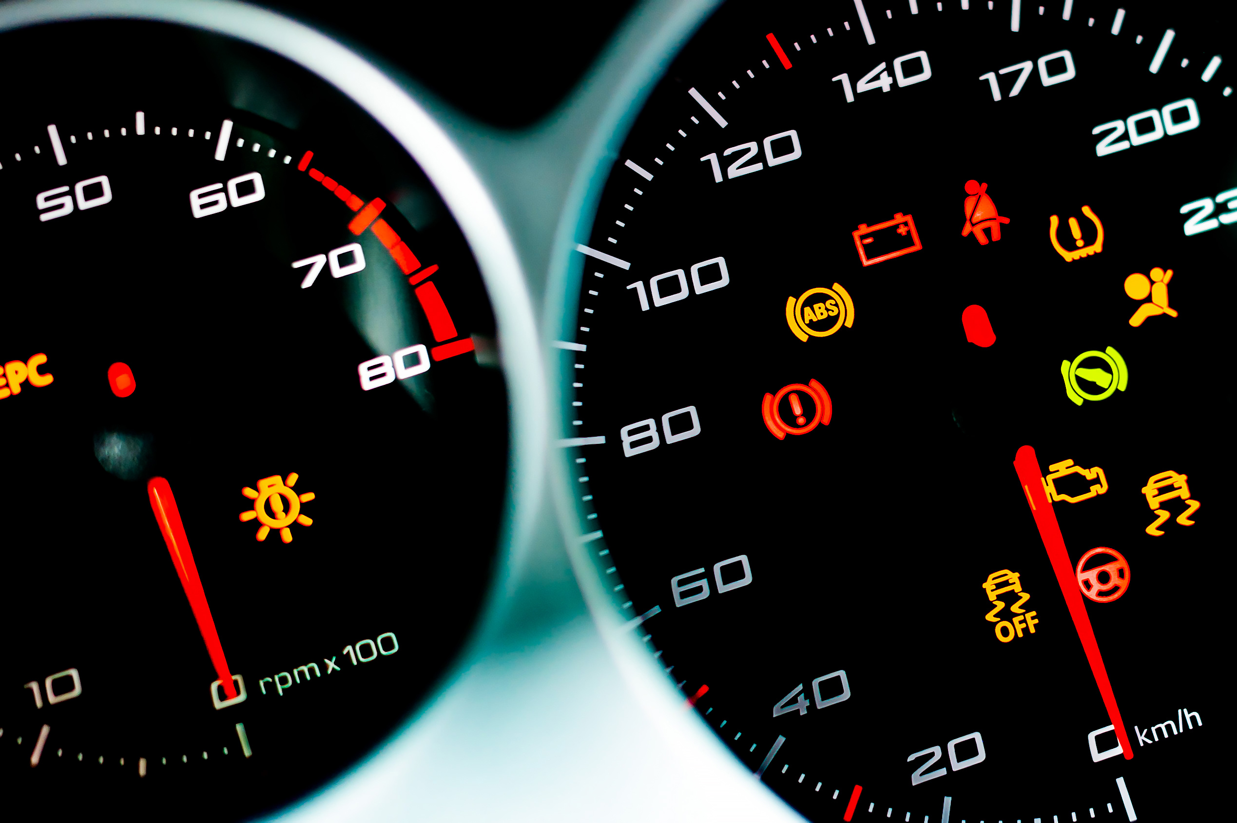 Qué significan los colores de las señales del tablero del carro ...