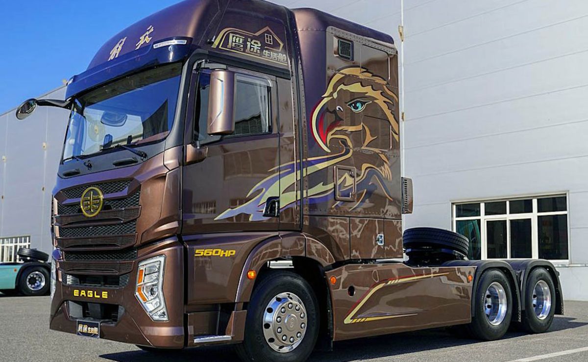 El camión de lujo que ofrece comodidades excepcionales: baño, cocina y ...