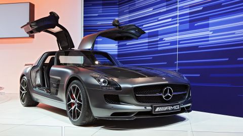 Modelo del carro con las alas: qué son las puertas "alas de gaviota ...