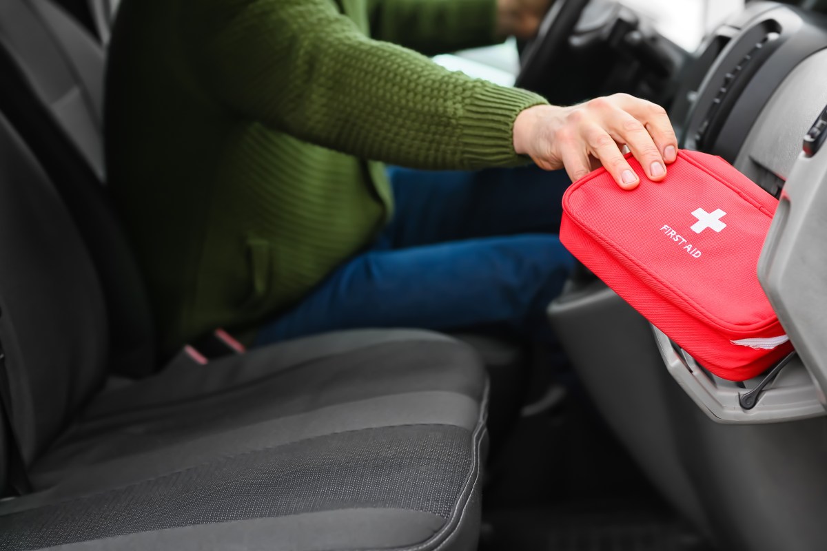 Botiquín de primeros auxilios: ¿Qué llevar en el auto? - Siempre Auto
