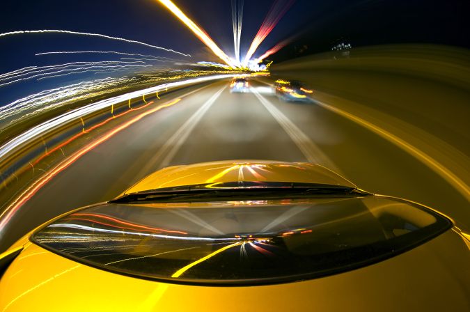 Cuál debe ser la distancia entre autos al transitar en una carretera ...