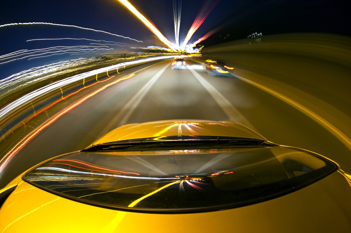 Cómo rebasar correctamente a otro auto en la carretera - Siempre Auto