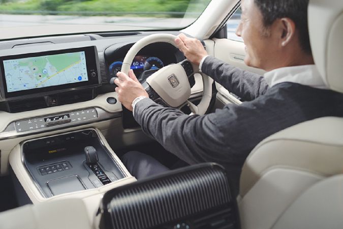 Toyota presenta su vehículo más lujoso, el SUV Century - Siempre Auto