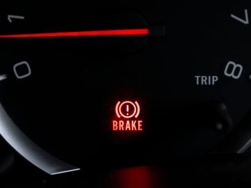 Cómo apagar la luz de brake del tablero del carro - Siempre Auto