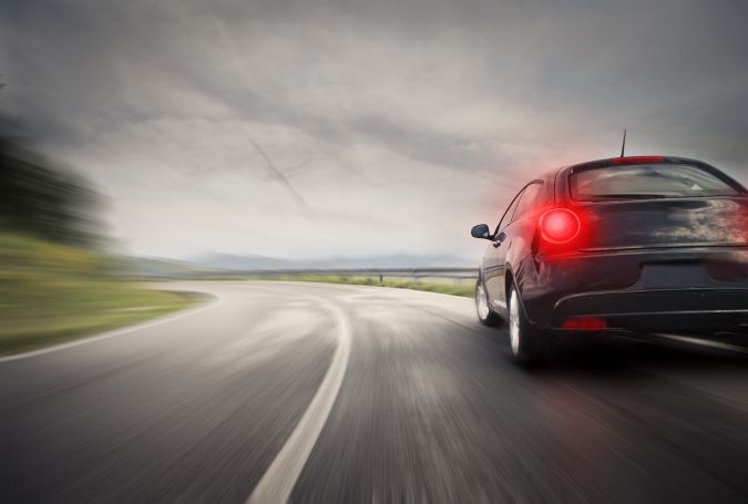 Errores que debes evitar al manejar en curvas para no estropear tu auto ...