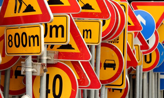 Qué significan los colores de las señales de tránsito en USA - Siempre Auto