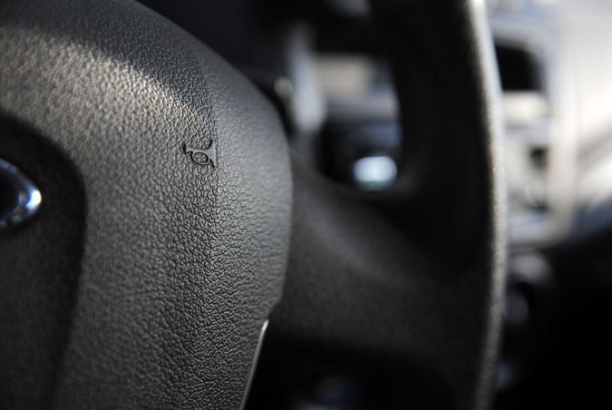 Cómo reparar el claxon del carro tú mismo si falla o suena débil ...