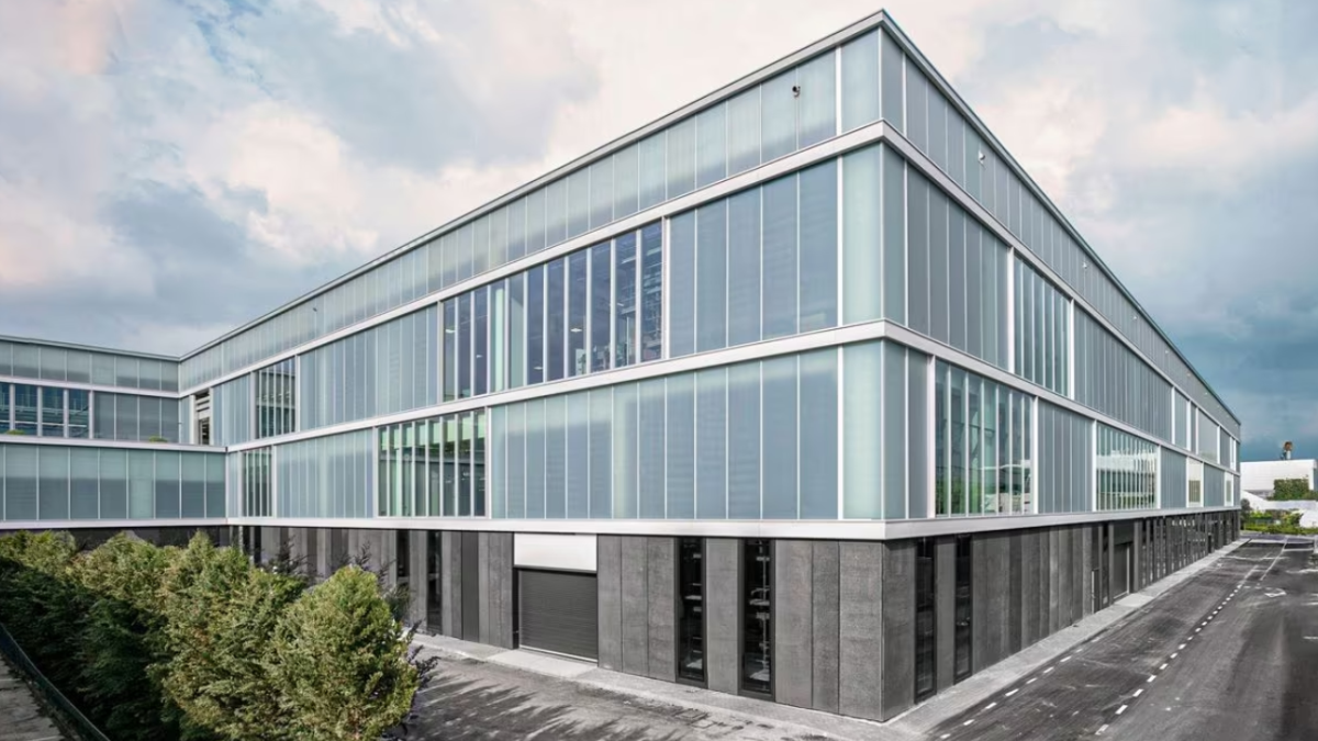 Ferrari inaugura el E-Building, la sede del primer auto eléctrico de la ...