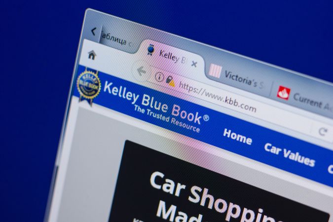 Qué significa que un auto usado tenga Blue Book Value - Siempre Auto