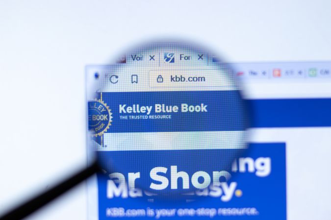 Qué significa que un auto usado tenga Blue Book Value - Siempre Auto