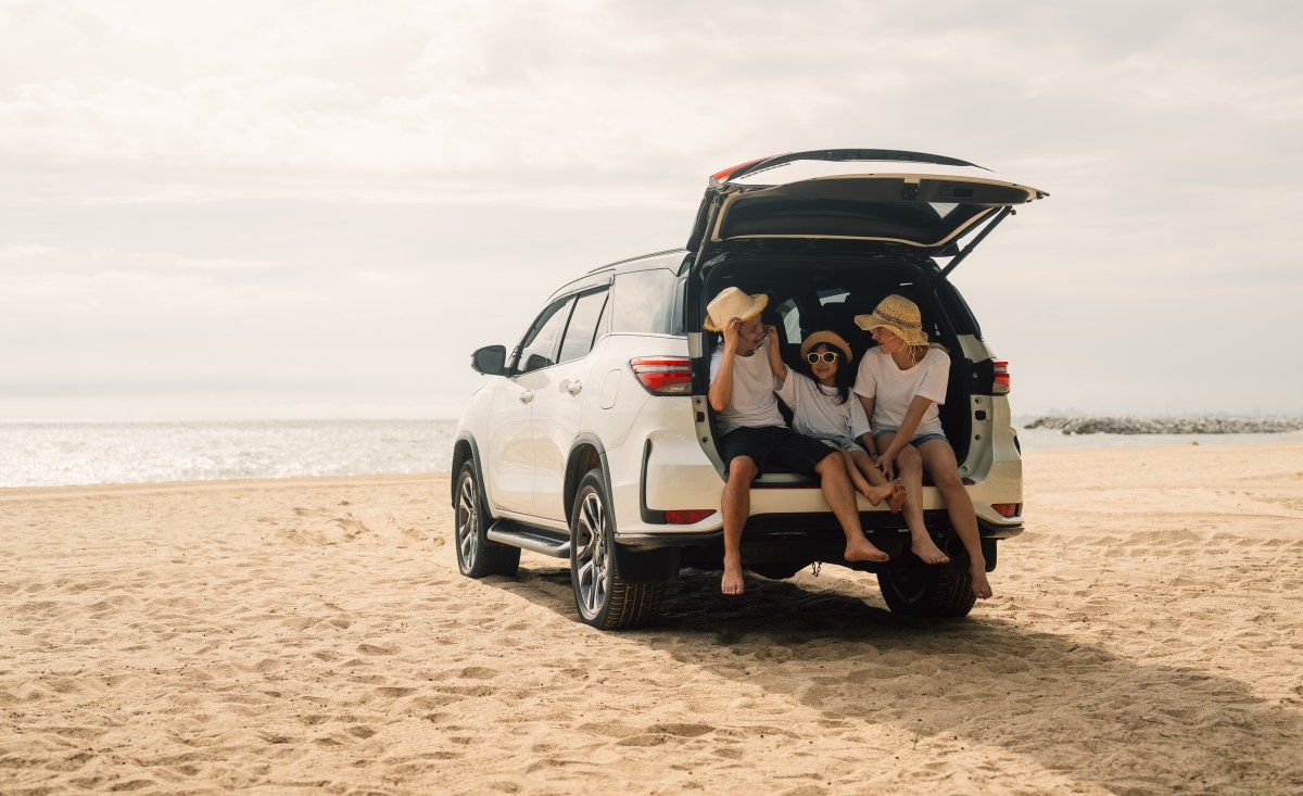 10 accesorios para llevar en tu coche al viajar a la playa - Siempre Auto