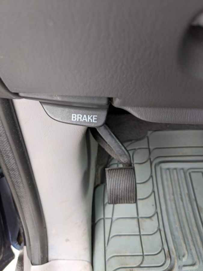 Cómo quitar el freno de mano de pedal - Siempre Auto