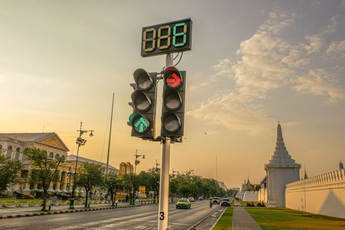 Luz roja intermitente en el semáforo: qué indica y cómo actuar ...