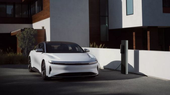 Lucid Air Pure 2025: el carro eléctrico más eficiente del mundo ...