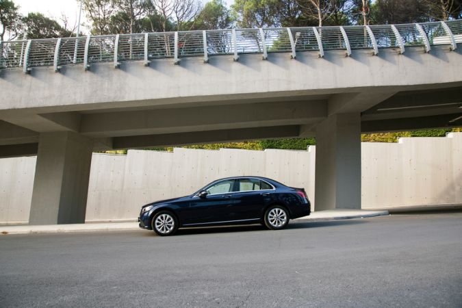 Cómo estacionar en pendientes con carro automático - Siempre Auto