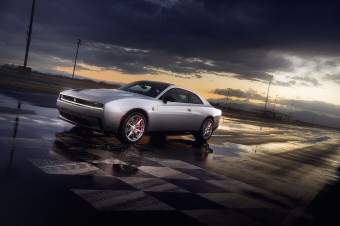 Nuevo Charger causa revuelo por su "rugido" falso - Siempre Auto