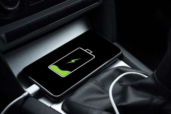 ¿Es bueno cargar el móvil con el auto apagado? - Siempre Auto