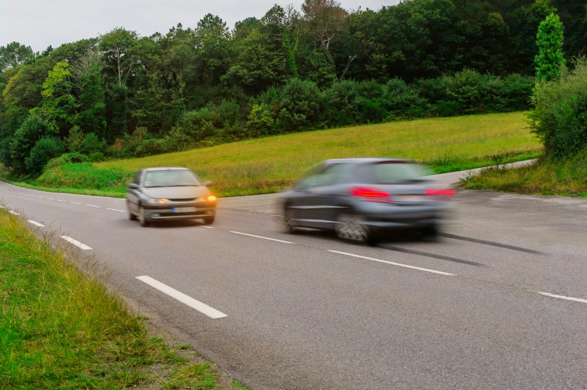 ¿Qué hacer si un vehículo se aproxima de frente? - Siempre Auto