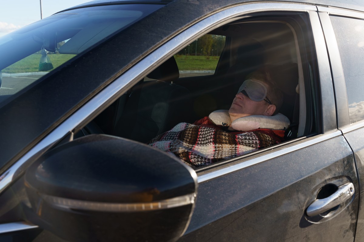 ¿Cómo dormir en el auto de forma segura? - Siempre Auto